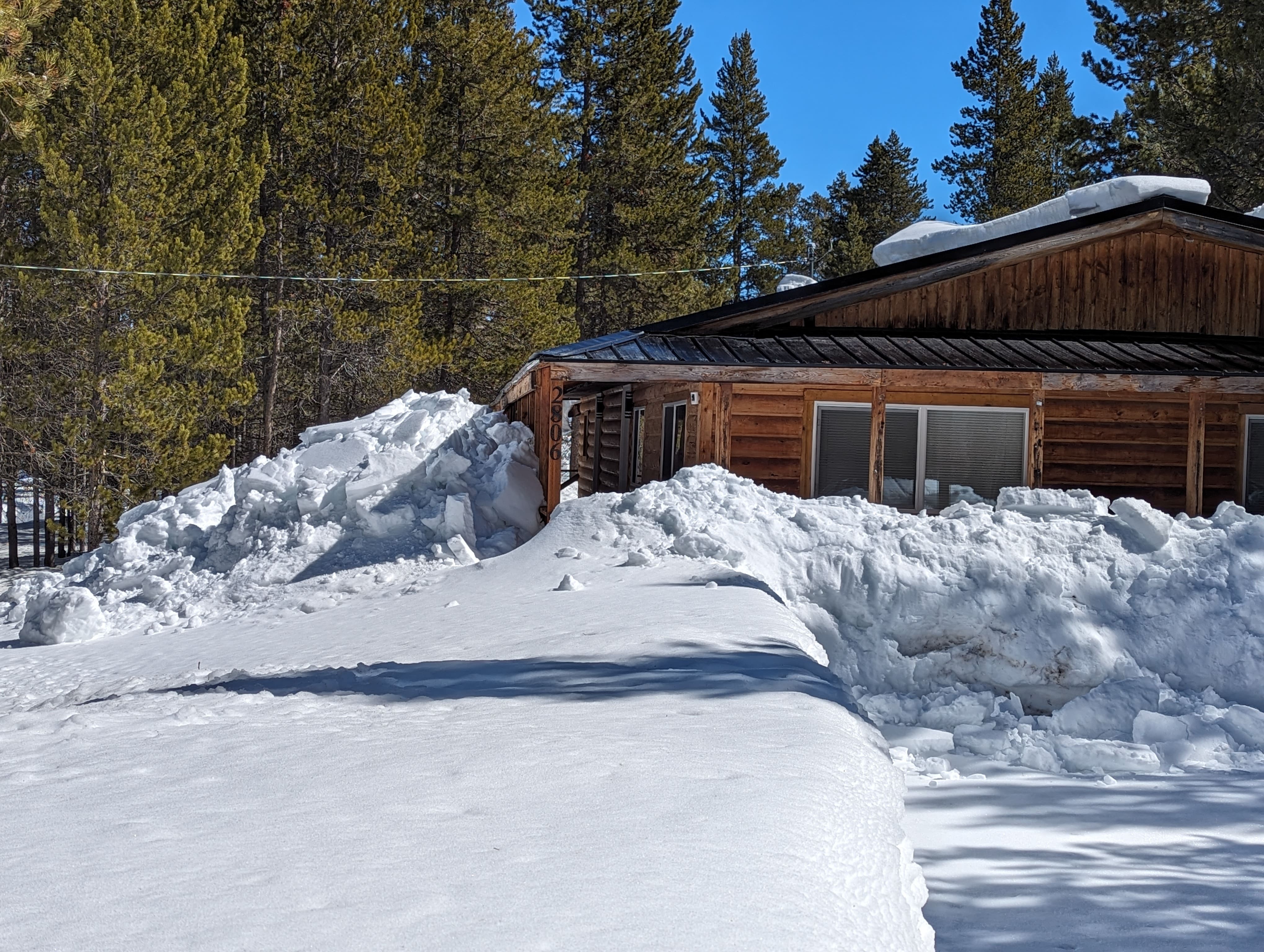 Cabin Roofs in Snowy Locations – Pretty Good Builder