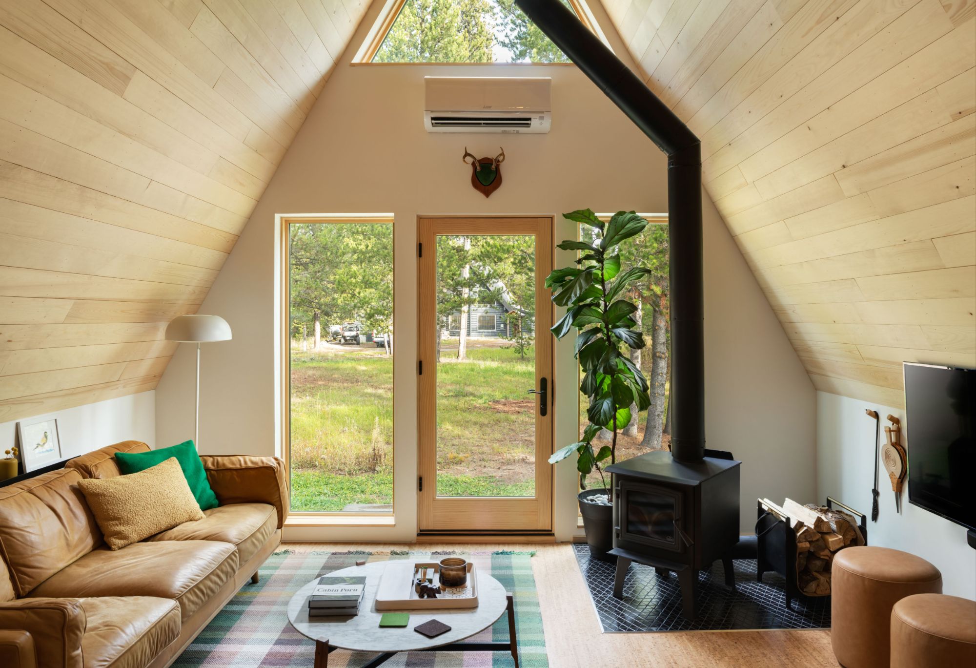 Cabin Windows – Pretty Good Builder